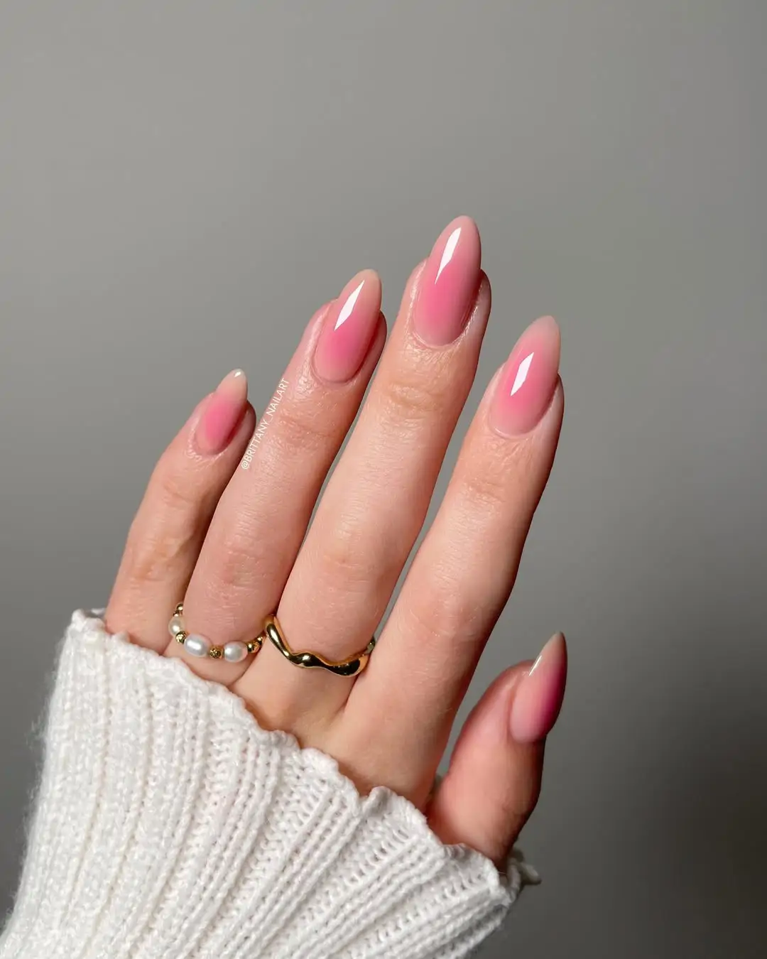 Las ideas más bonitas y favorecedoras de uñas almendradas para verano