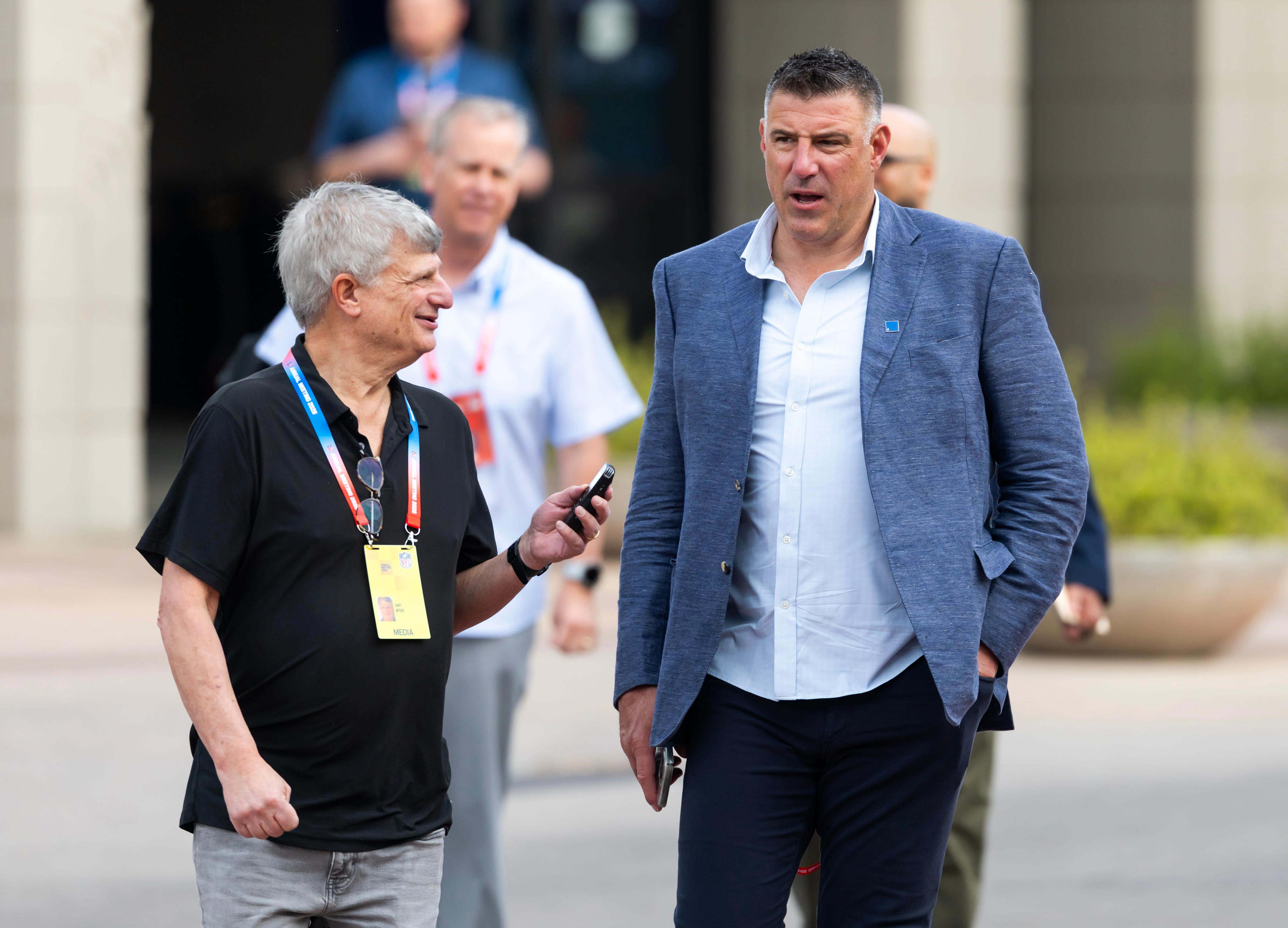 Mike Vrabel admits he likes his family (sometimes) in diplomatic non-answer