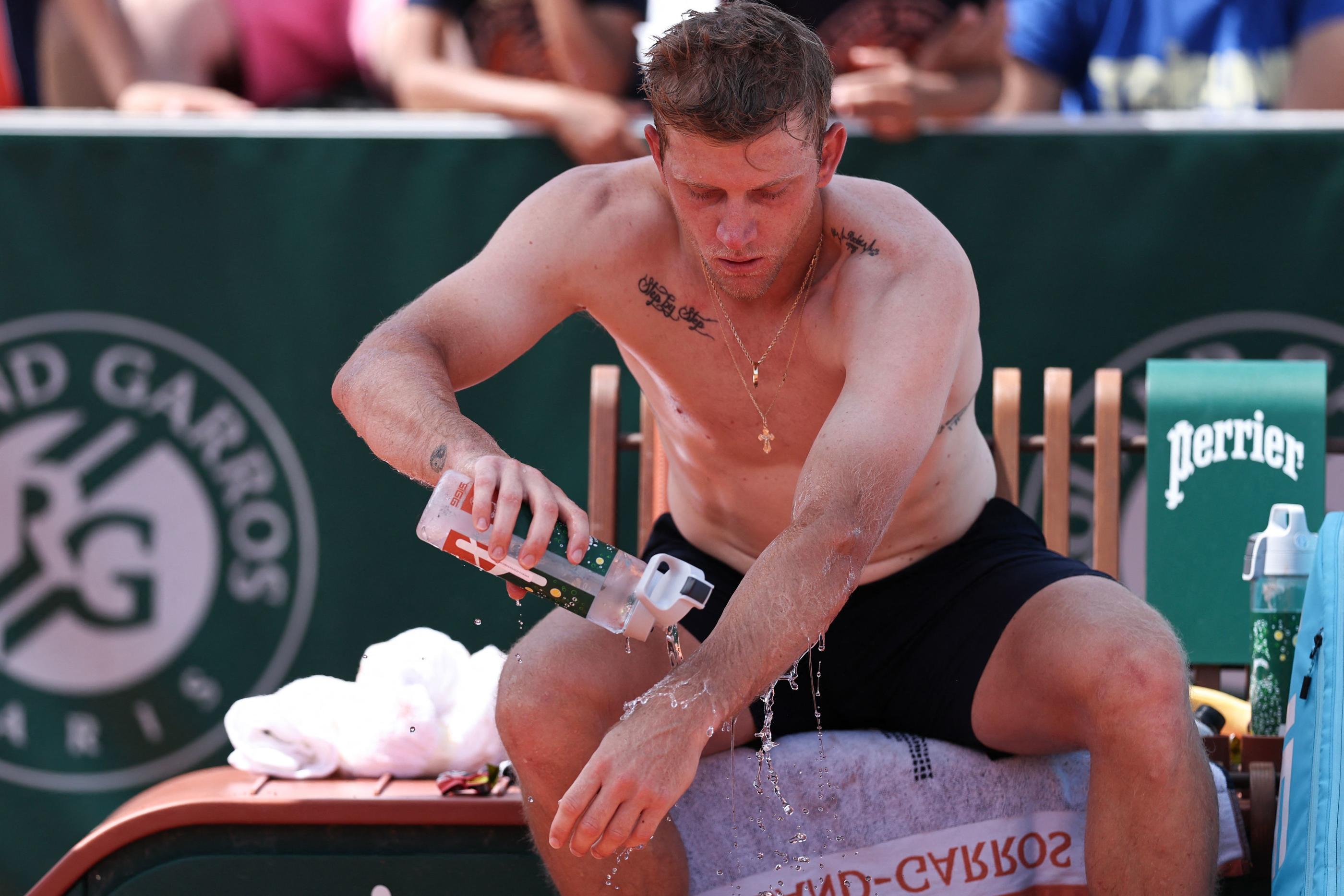 « Il a pris un vol pour Miami » : Davidovich Fokina abandonné et bloqué ...