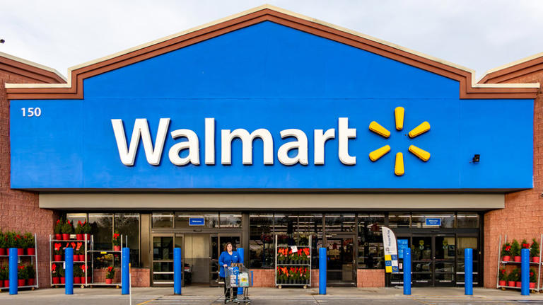 The absolute worst times to shop at Walmart