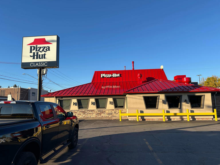 Pizza restaurant chain brings back beloved retro look at 155 locations