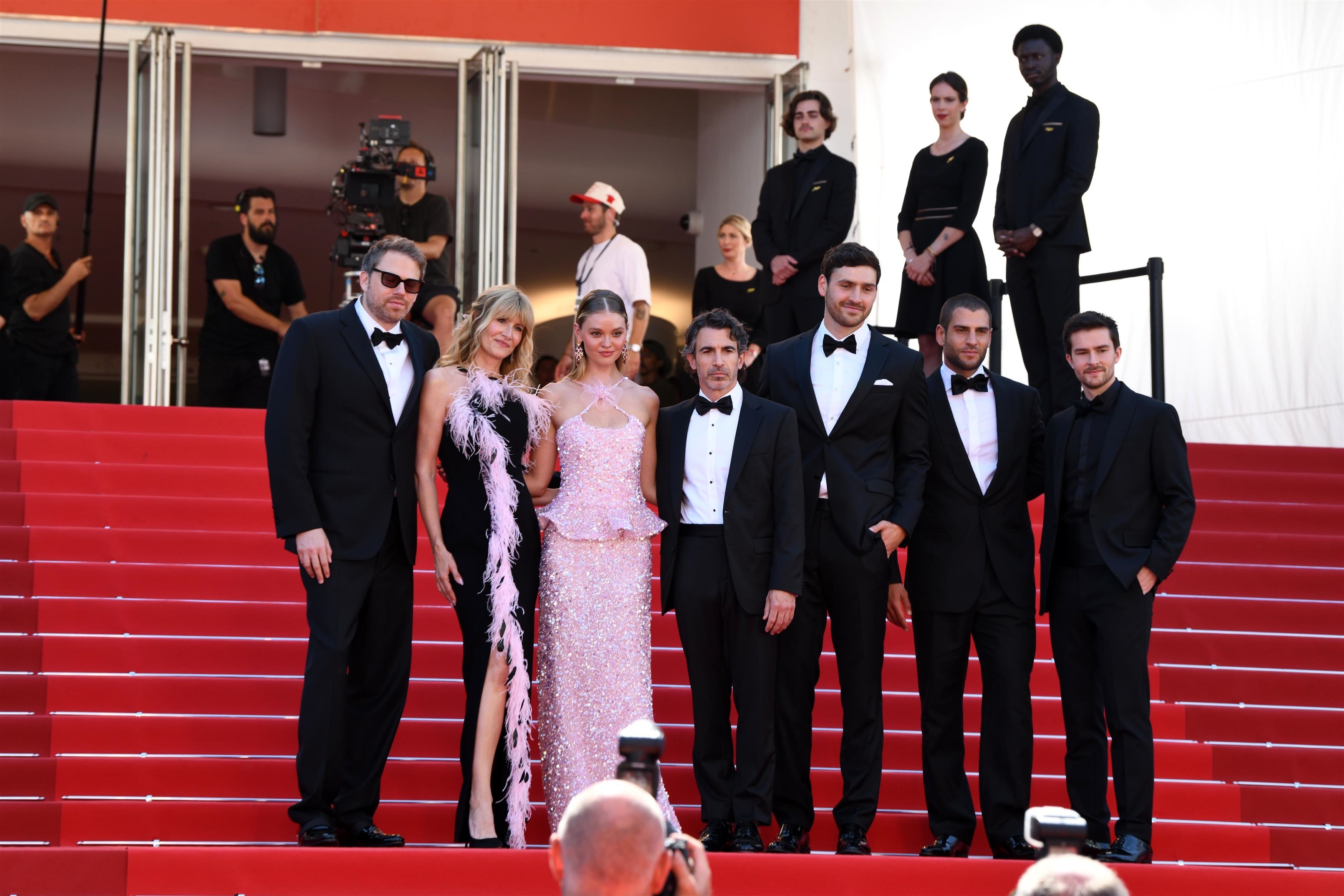 Laura Dern and 'White Lotus' co-stars spotted filming for first time ...