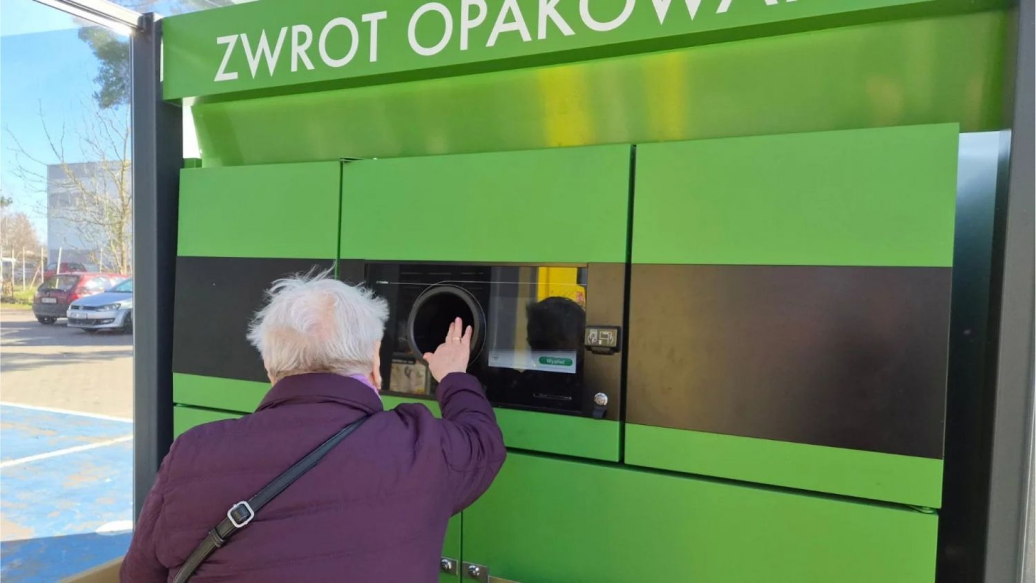 Papierowe bony z systemu kaucyjnego do kosza. Kwota wróci prosto na kartę