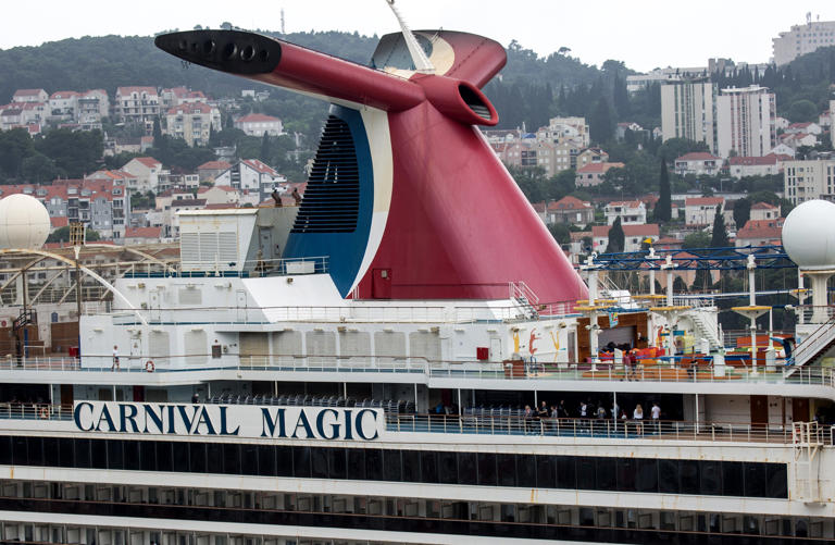 Passenger sues Carnival after burning his feet on hot pool deck