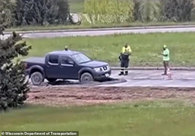 Idiot truck driver learns costly lesson after physically removing 'road ...