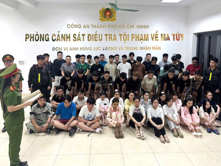 Từ đột kích quán bar, công an phá nhiều đường dây liên quan ma túy, bắt ...