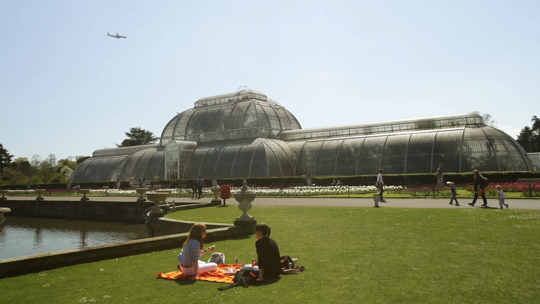 Record 35.1°C heatwave paralyses London transport network