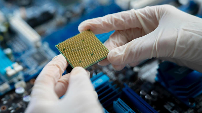 Engineers just built a computer chip that runs on light instead of ...