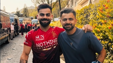 Virat Kohli meets 2008 U19 World Cup teammate, daughter before IPL 2026 ...