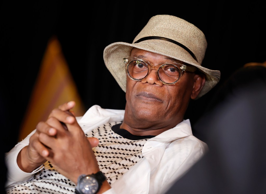 Samuel L Jackson gives monotone endorsement of Karen Bass — as she ...