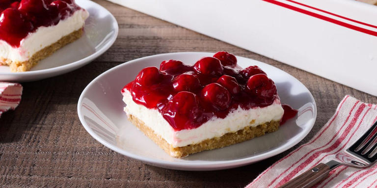 Ree Drummond’s impossibly easy cherry delight starts with canned pie ...