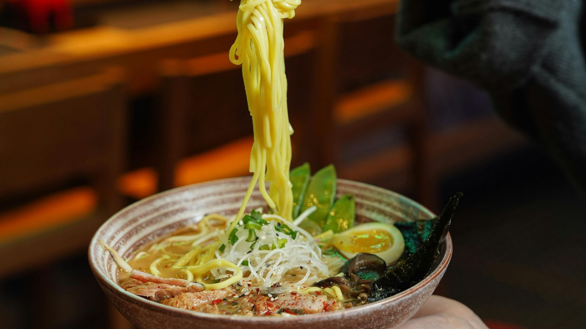10 dishes that look fancy but plate messy & 10 that always impress