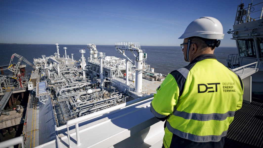 Canada signs first long-term LNG deal with Europe