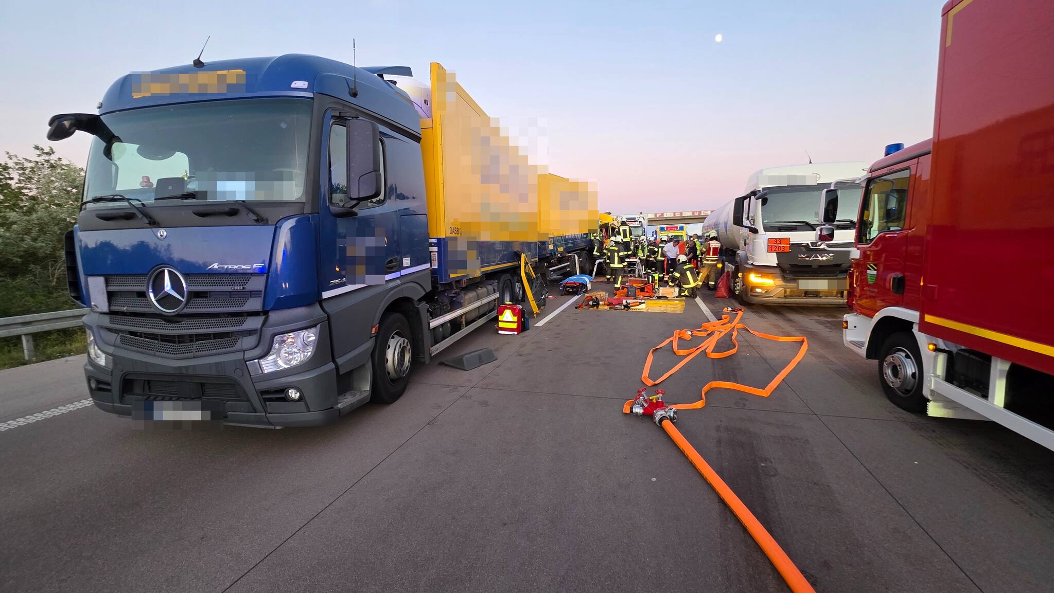 Vollsperrung auf der A9 bei Wiedemar: 62-jähriger Lkw-Fahrer schwer ...