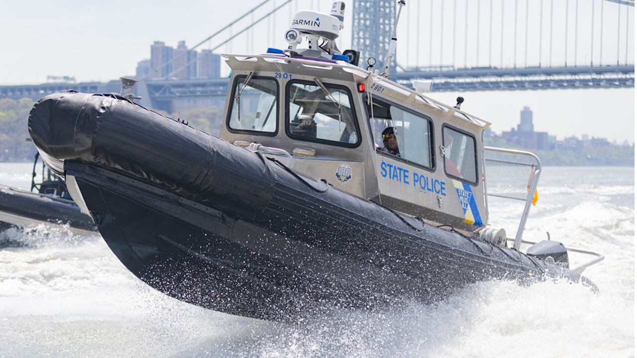 1 killed, 5 injured after boat strikes channel marker