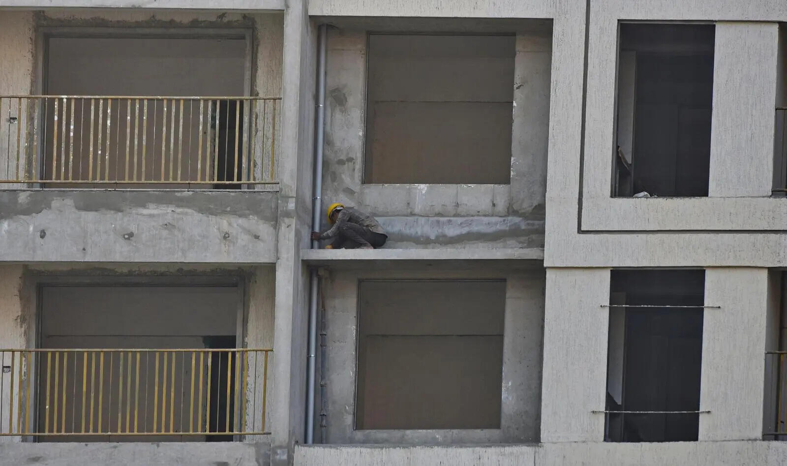 Worker suffers severe leg injuries in blast at construction site in Ravet