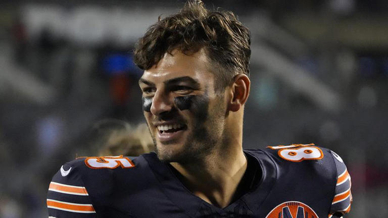 Cole Kmet Trade Proposals Miss Why the Bears Still Need Him in 2026