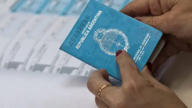 Cambiar el apellido paterno: en qué casos es posible en Argentina en 2026