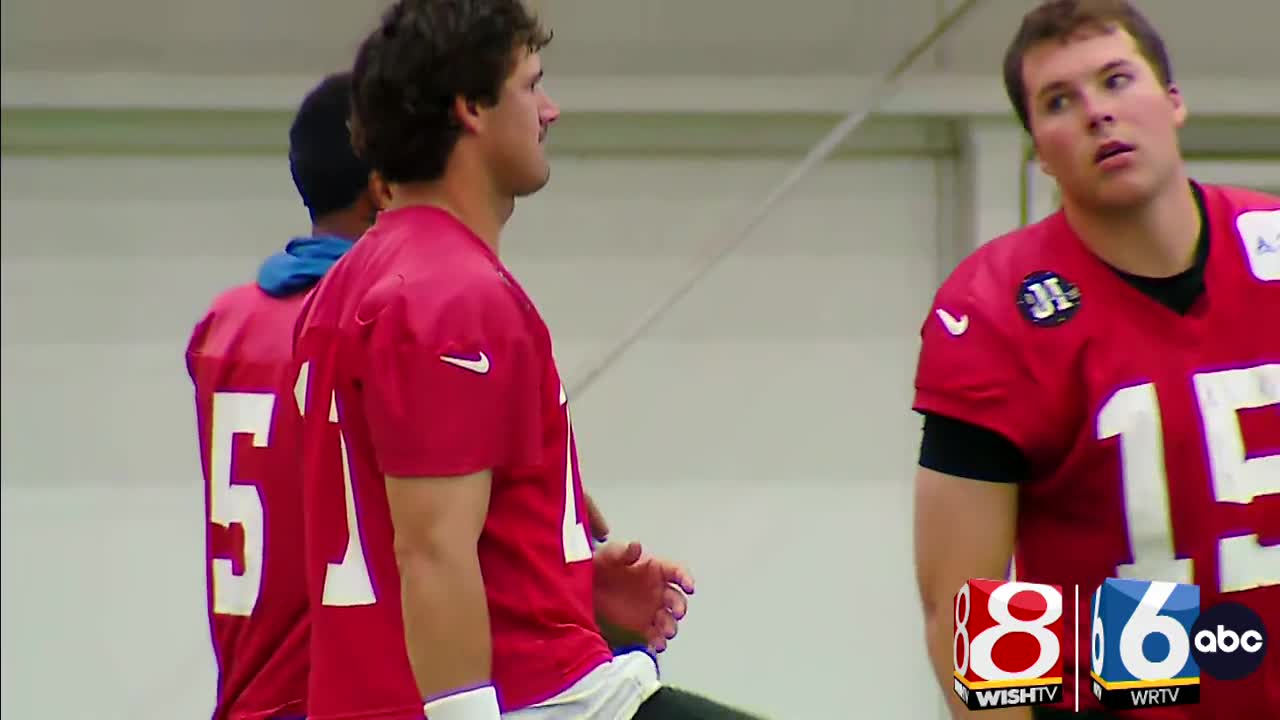 Daniel Jones practices at OTAs