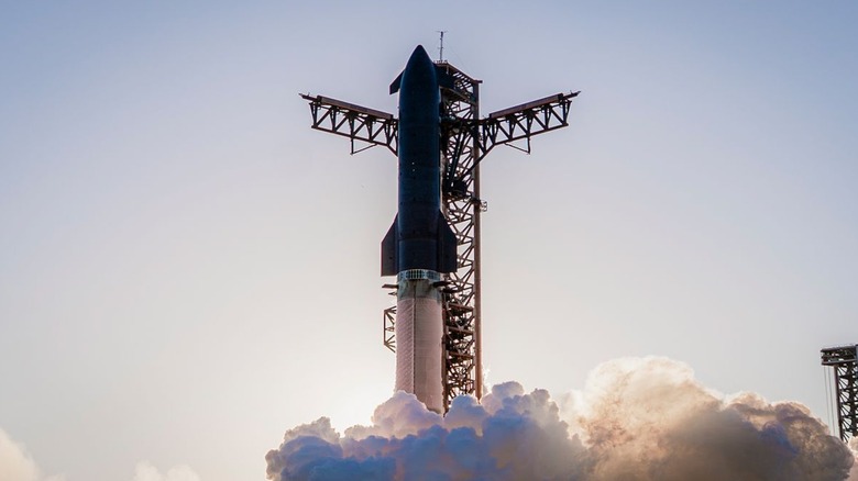 SpaceX claims it's sending its first private Starship to Mars (eventually)