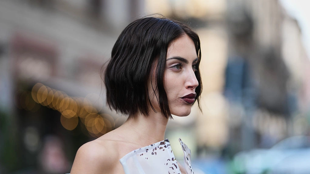 Blunt bob revival shapes 2026 hair trends across all textures