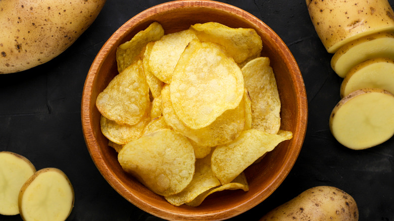 7 potato chip flavors that were introduced in the '70s
