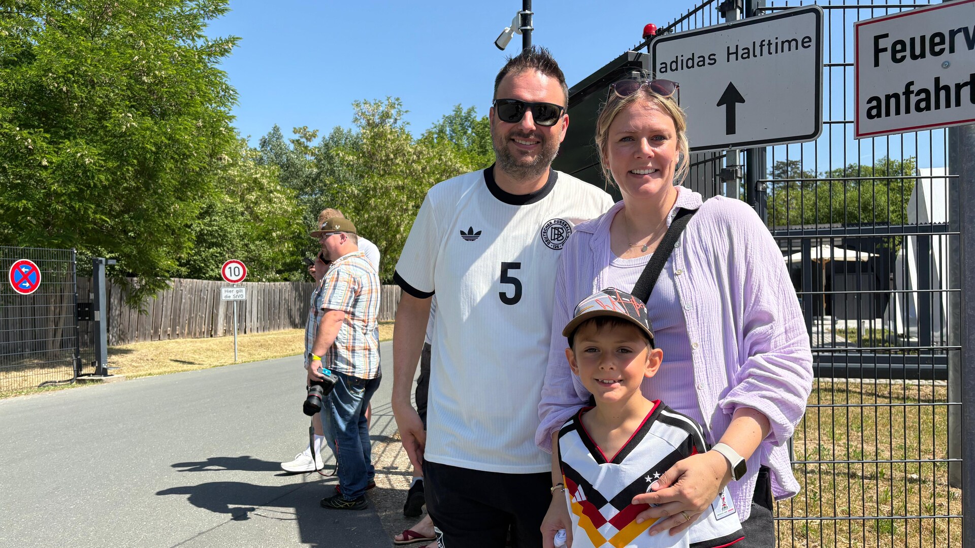 Steffen rechnet mit 1000 deutschen Fans bei Ankunft der DFB-Stars - es ...