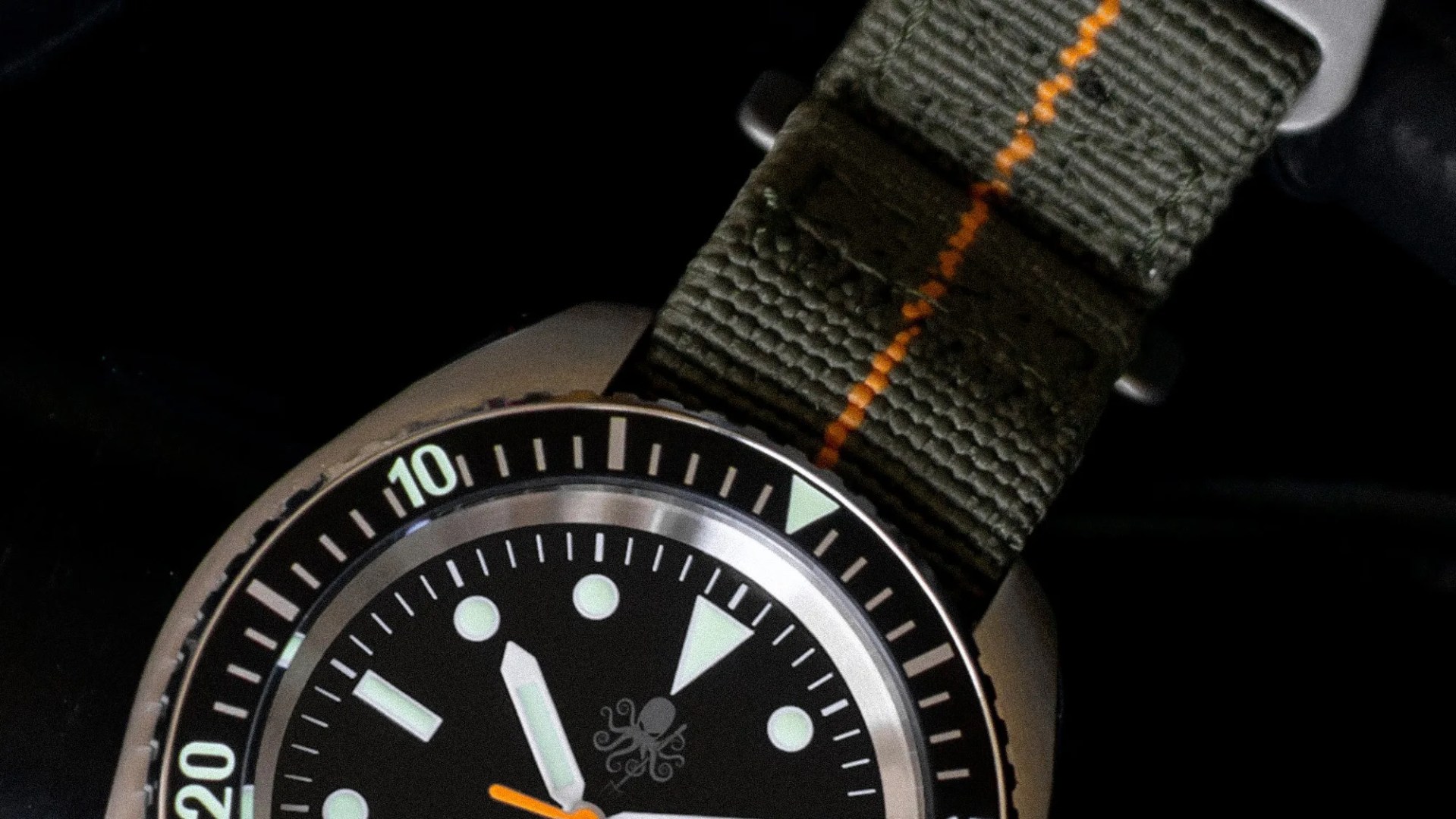 A renowned tactical brand’s affordable new dive watch has deep military ...