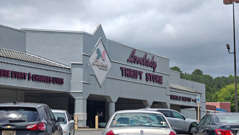 Lovelady Thrift Store remaining open after 2 trailers reportedly set on ...