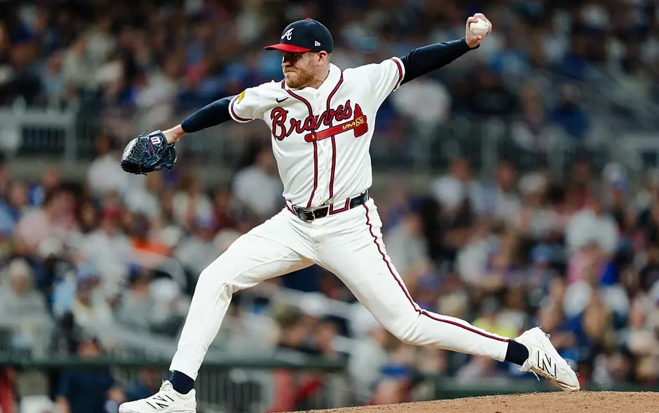 Cubs sign struggling ex-Braves reliever Aaron Bummer
