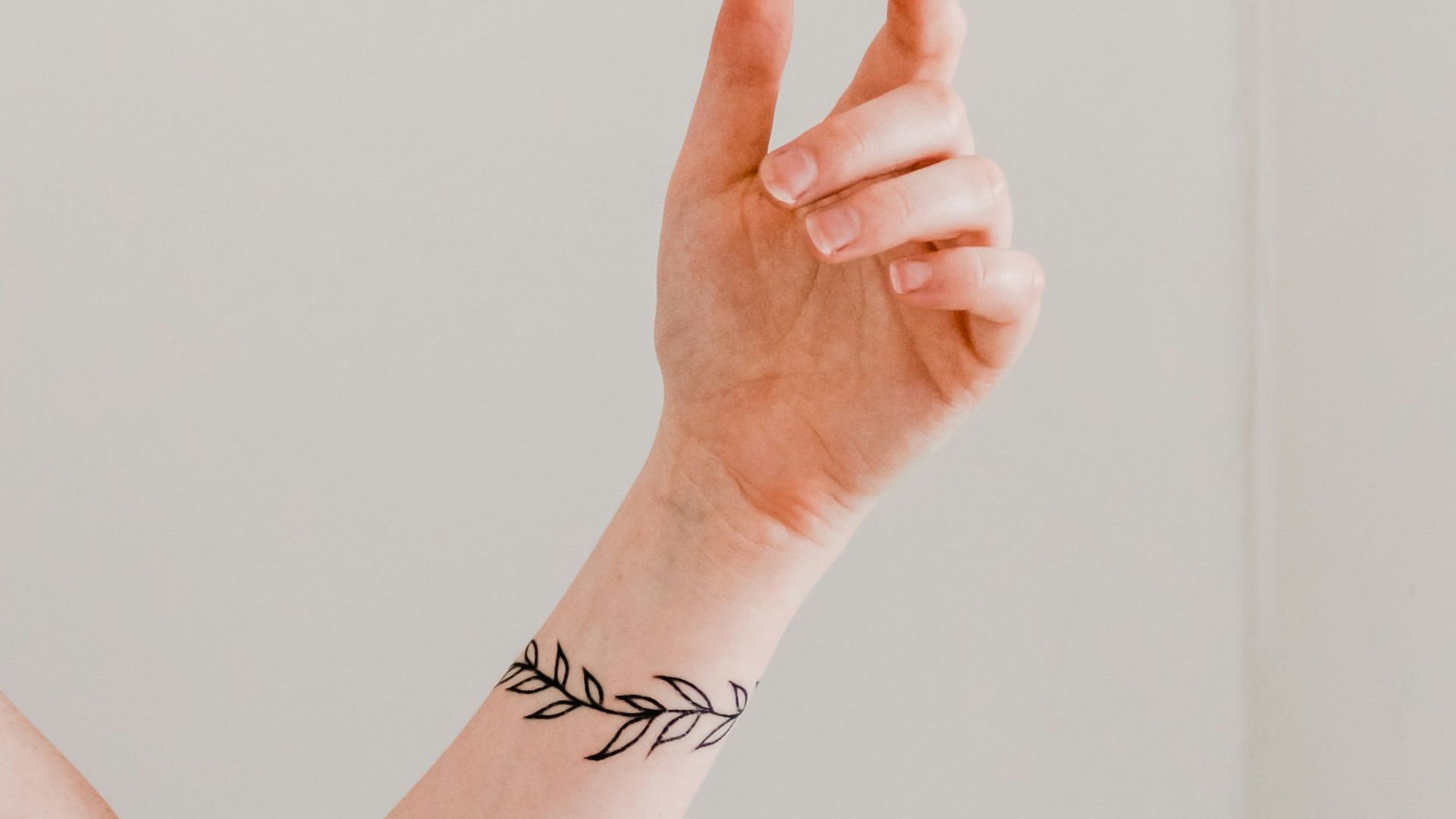 20 tattoos men love on women but other women hate