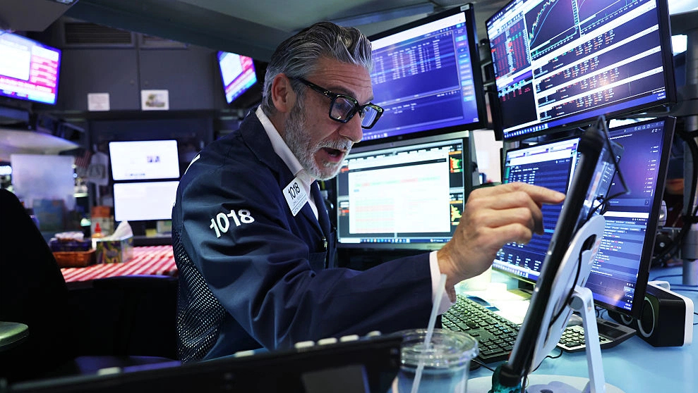 Analysts highlight three dividend ETFs for volatile markets