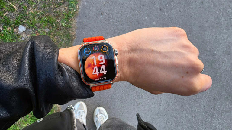 I tried the Huawei Fit 5 Pro, a slender Apple Watch dupe, and it’s a ...