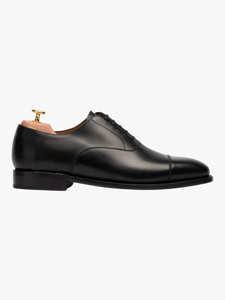 What color shoes should you wear with a gray suit?