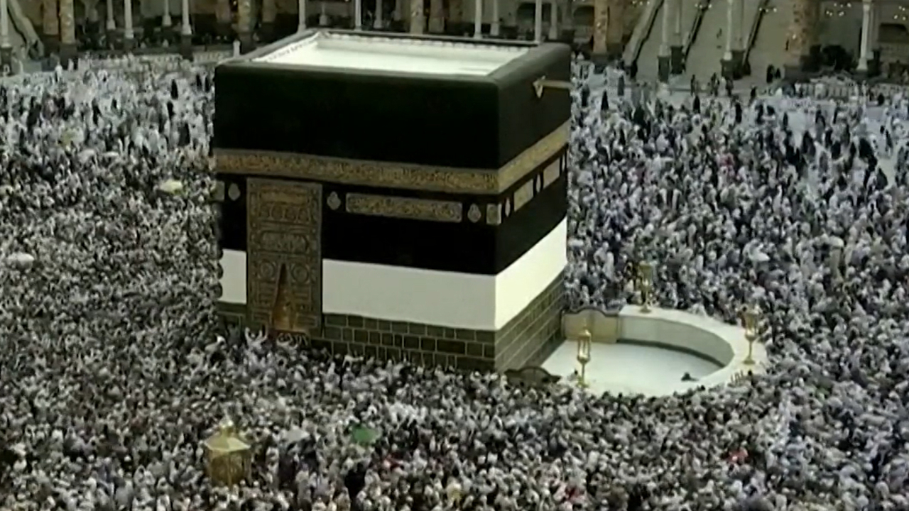 Pellegrinaggio alla Mecca, il rito del Tawaf attorno alla Kaaba