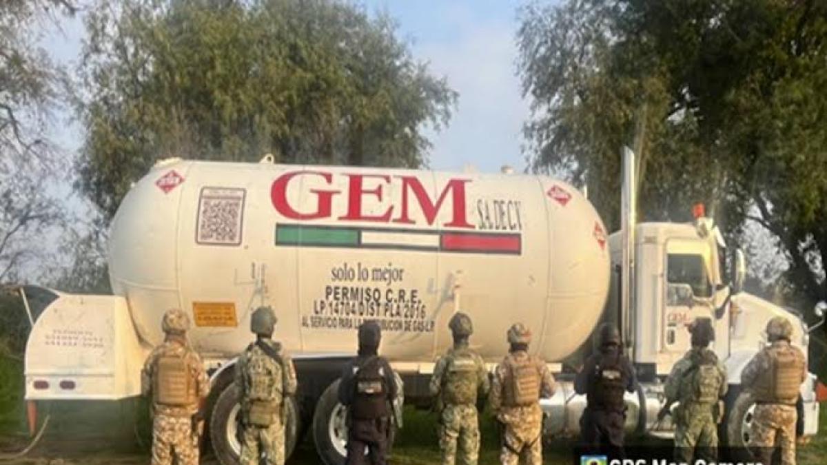 Semar apoya en aseguramiento de pipa de gas LP en Puebla