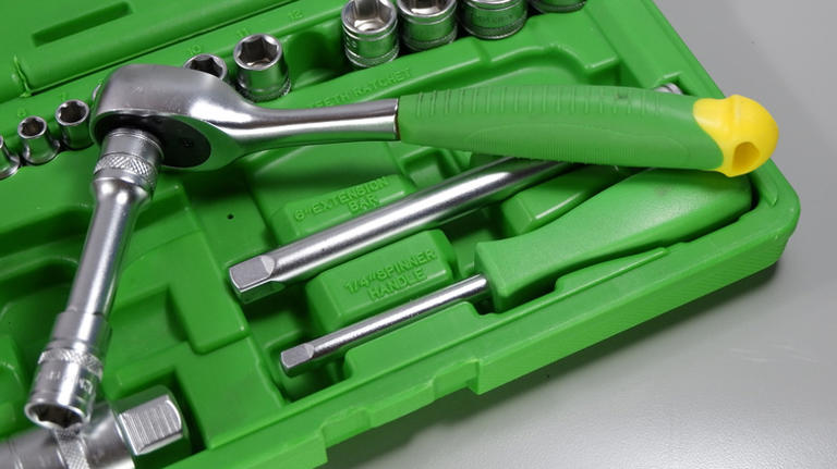Who invented the ratcheting wrench with interchangeable tool sockets?