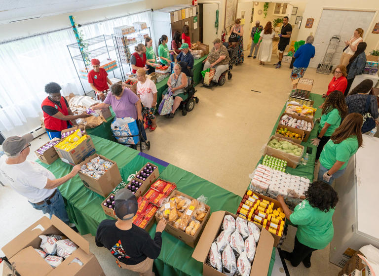 El Buen Samaritano opens second food pantry in Worcester
