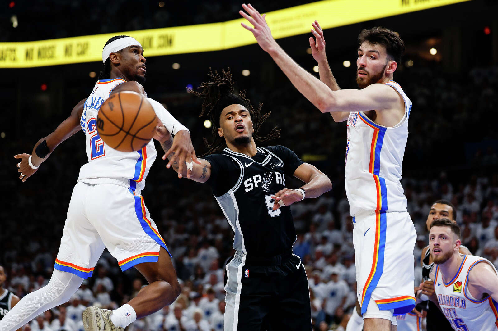 Spurs fall to Thunder in Game 5. See the photos