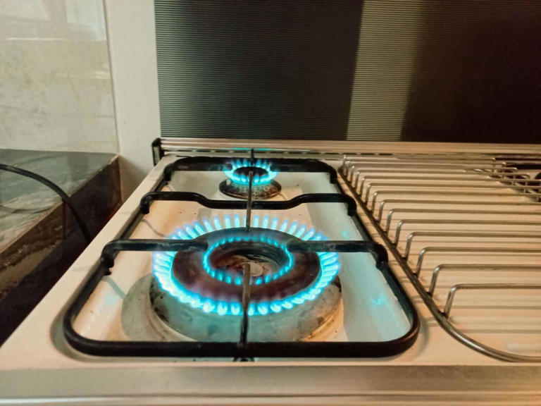 Nat gas prices rebound as US weather forecasts warm