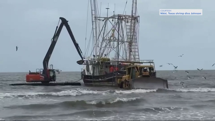 Community rallies to rescue stranded shrimp boat in Crystal Beach