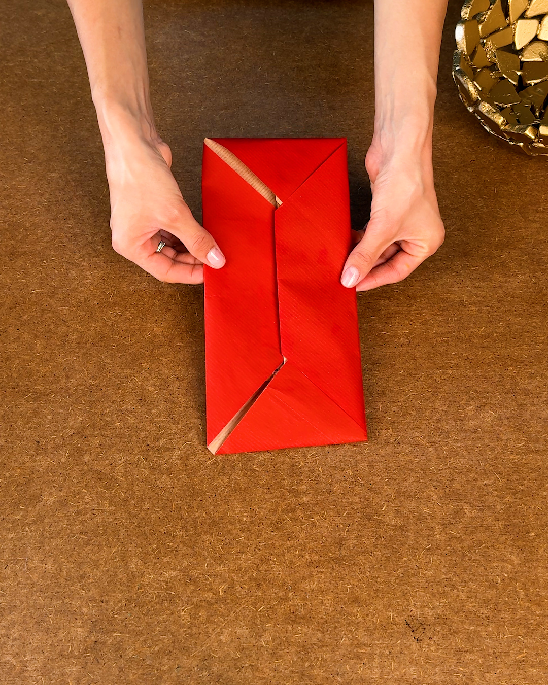 Stylish DIY envelope wrapping made simple💌