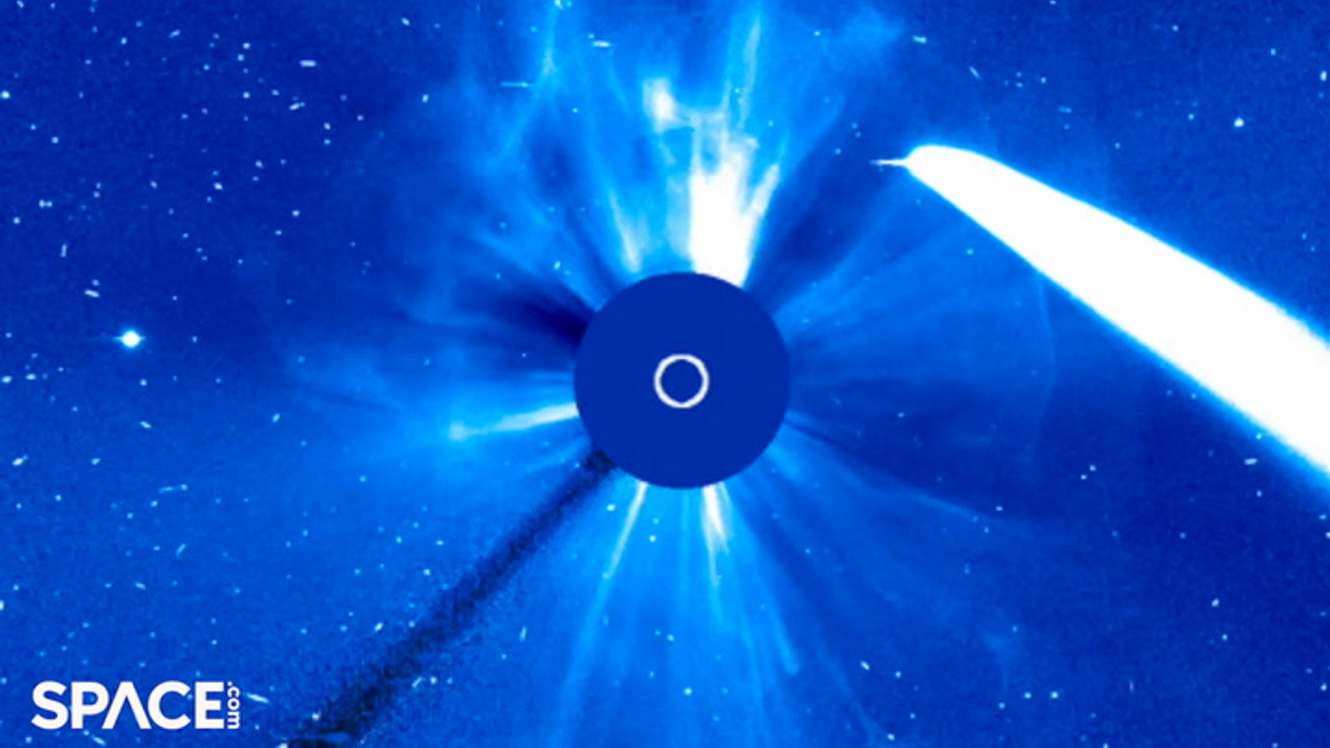 Comet A3 photobombs sun observatory during powerful X-flare