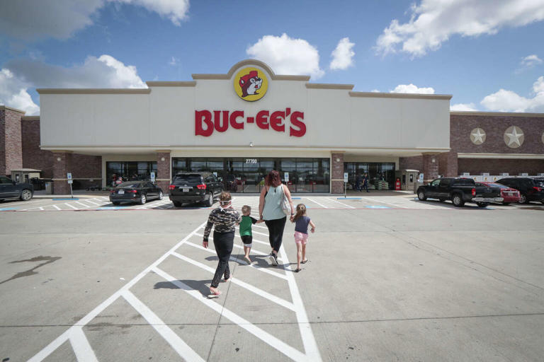 Buc-ee's fired a disabled cashier after medical crisis, federal lawsuit ...