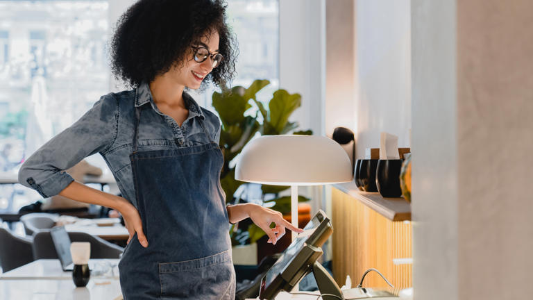 What are the 5 main features of a point-of-sale (POS) system?