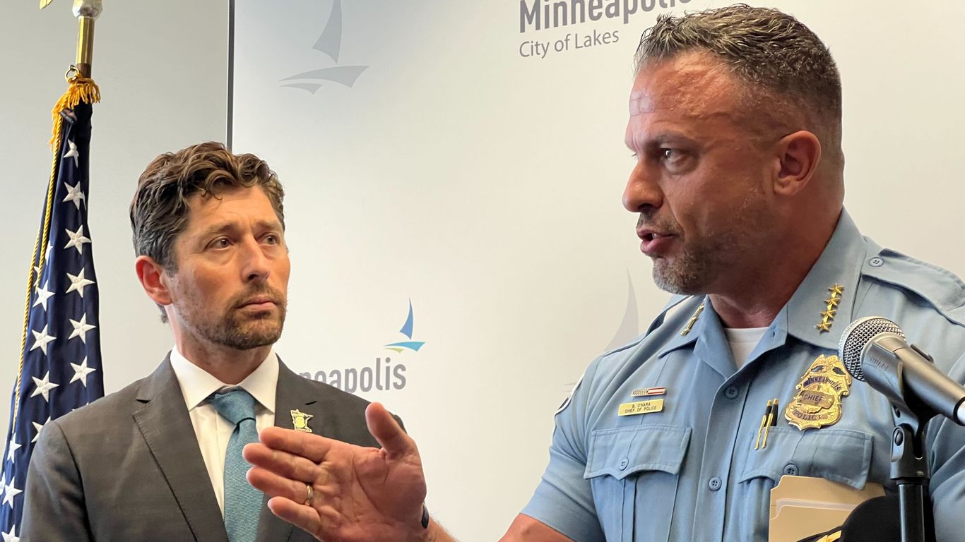 Critics question mayor's response to complaints against ex-MPD chief