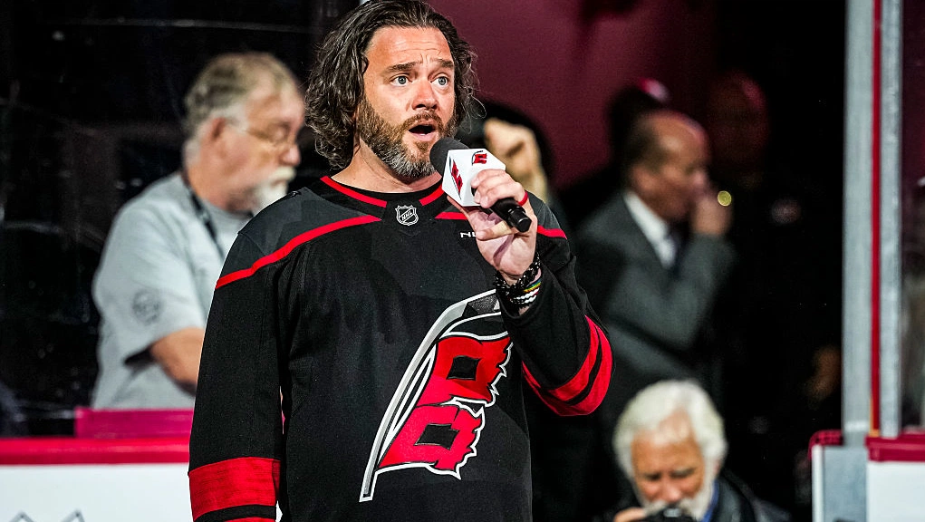 Hurricanes drop praised anthem singer after game 1