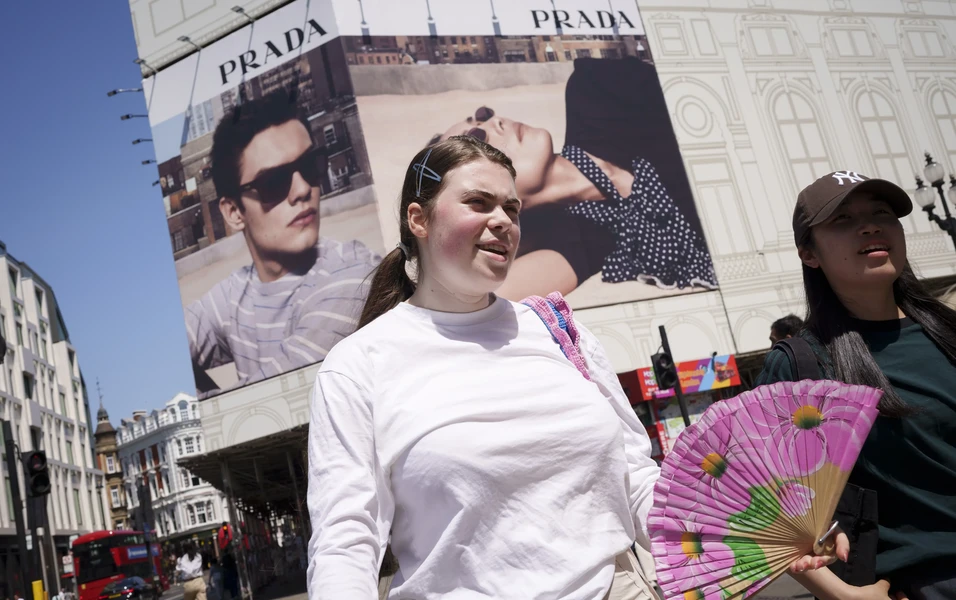 London heatwave drives bold maximalist summer fashion shift