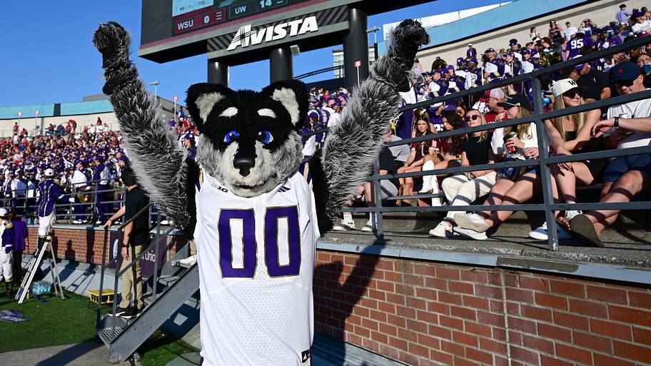 Huskies and Cougars just received great news about the Apple Cup kickoff