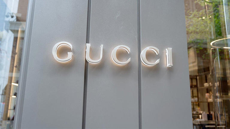 Alpine F1 team to race under Gucci branding in 2027, meaning new colors ...